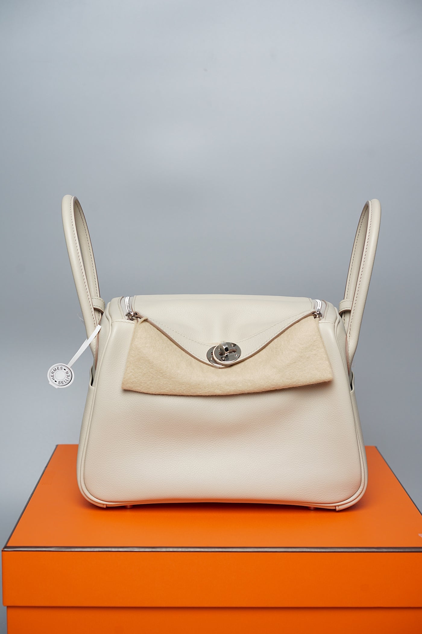 Hermes Lindy 26 in Beton Phw (Brand New)– orange porter