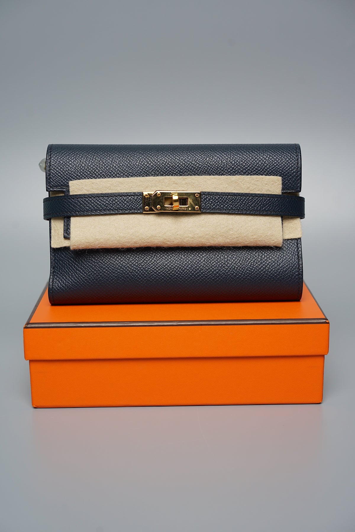 Hermes Kelly Depliant Medium in Blue Indigo/ Noir Ghw– ORANGEPORTER