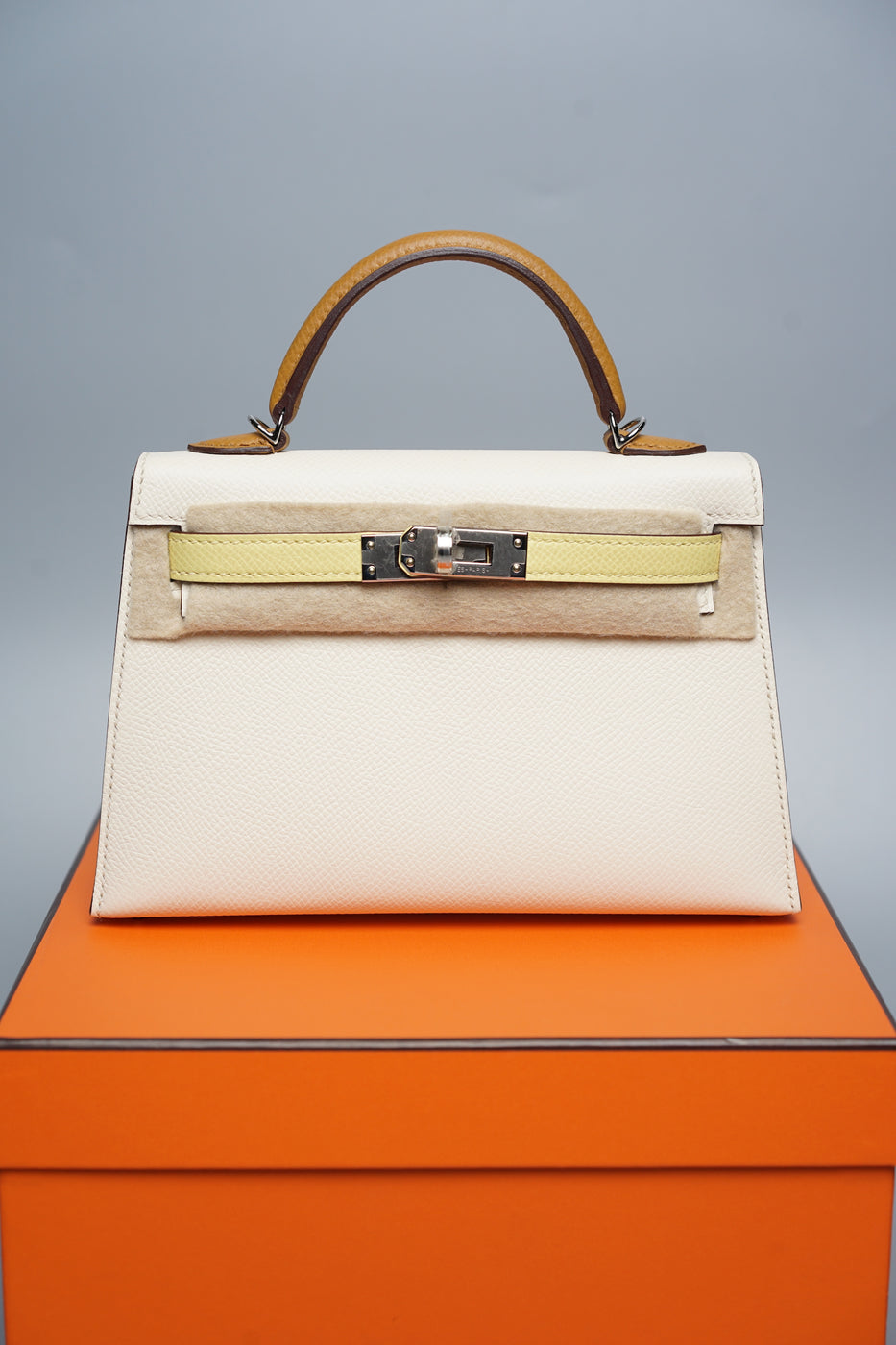 Hermes Tricolor Kelly 20 in Nata/Jaune Poussin/Sesame Phw– ORANGEPORTER