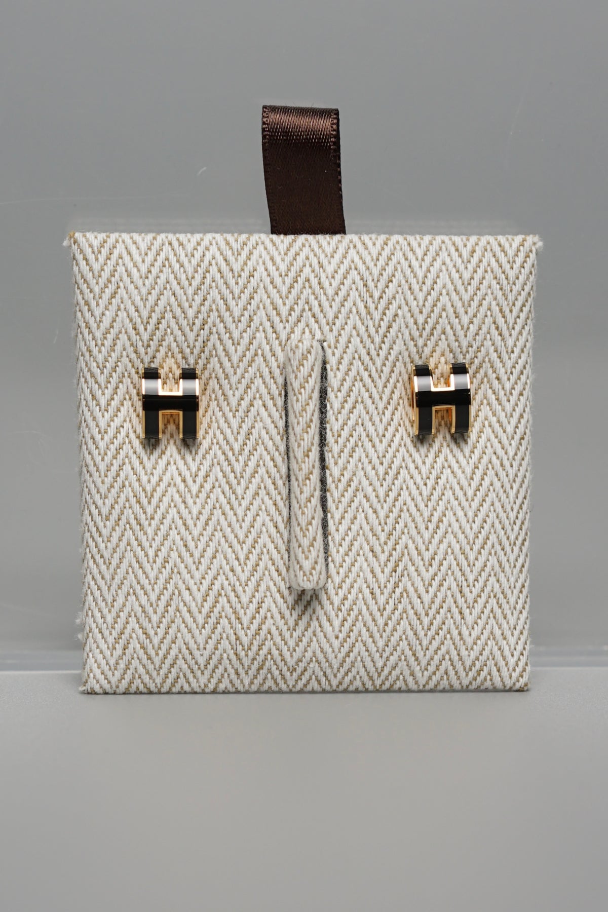 Hermes Mini Pop H Earrings in Noir Ghw (Brand New)– orange porter