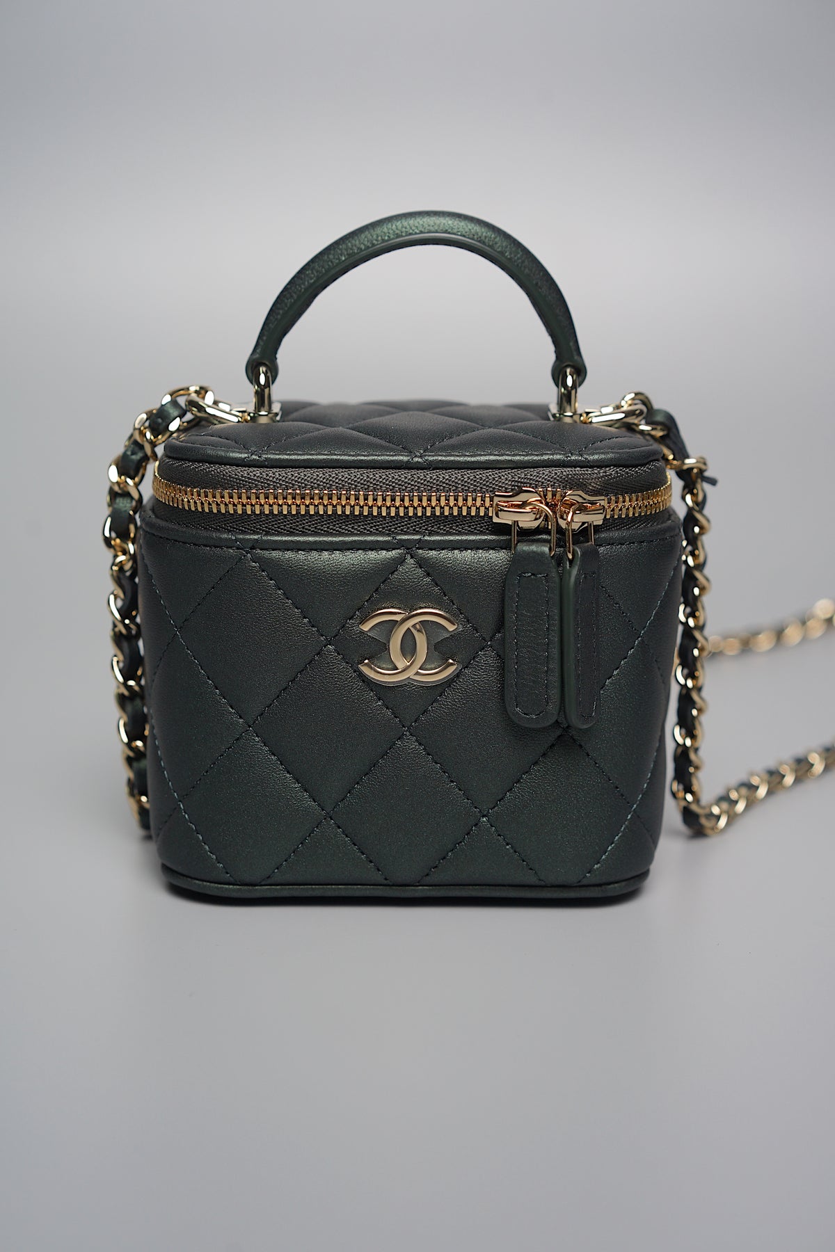 Chanel Iridescent Top Handle Mini Vanity (Brand New)– ORANGEPORTER